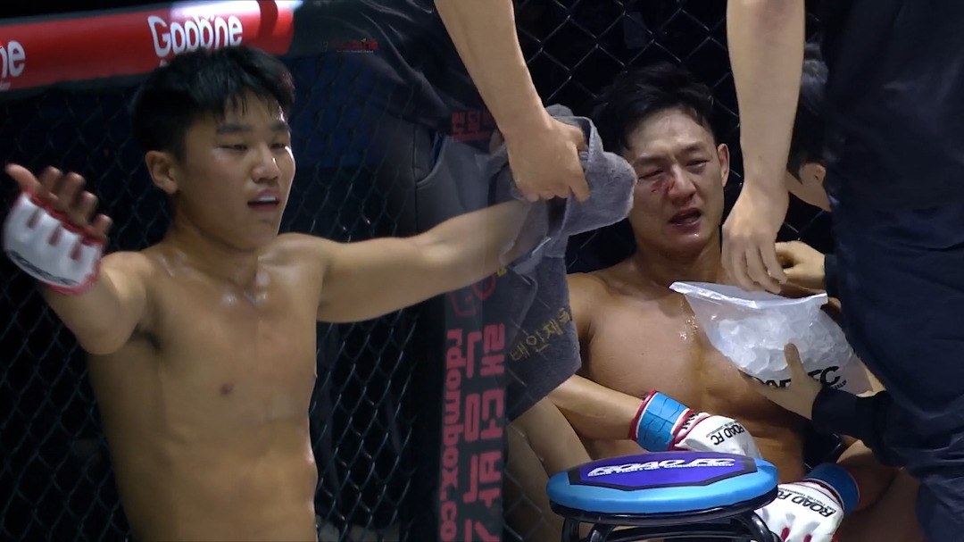 다음스포츠 | [위정원 vs 이재원] '2R 진행 불가능!' 날카로운 한 방으로 TKO 승리를 따내는 위정원