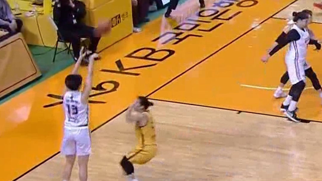 다음스포츠 | '드디어!' 2 쿼터 시작한 지 약 3분 만에 석점을 가져가는 BNK 썸 / 2Q