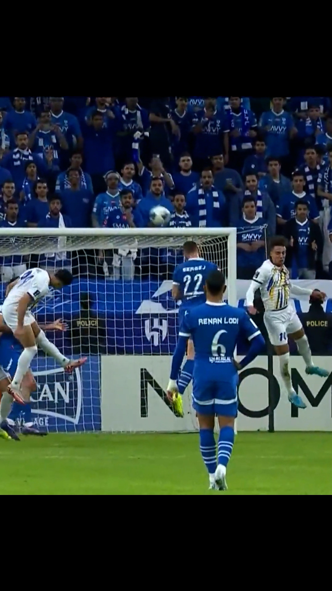 고개만 살짝 돌려서 #ACL #사비치 #헤딩 - 오늘의 숏 beta