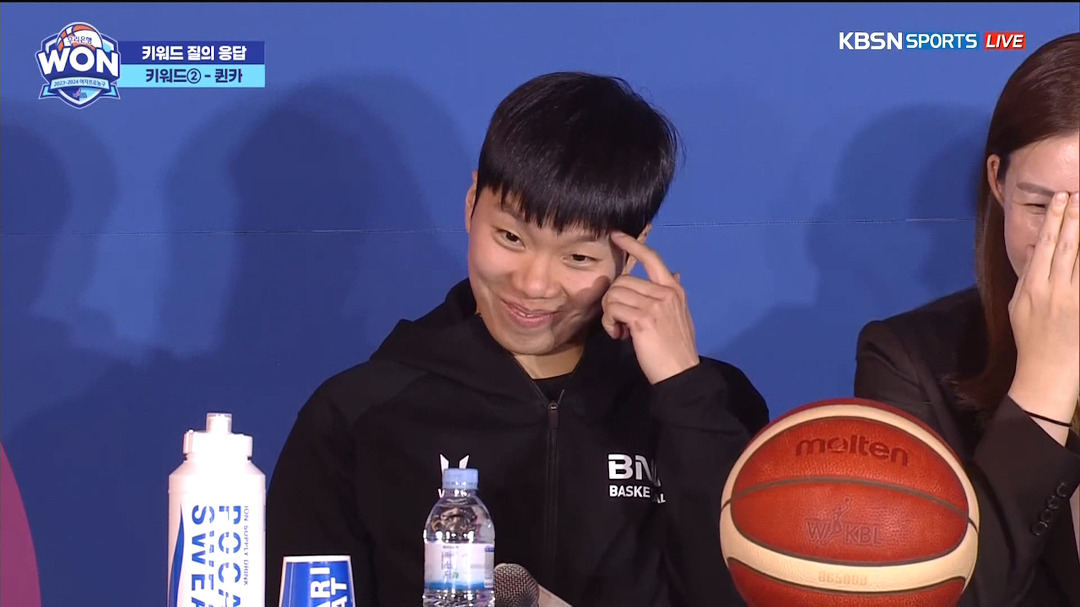 다음스포츠 | [23-24 WKBL 미디어데이] 키워드별 질의 응답 『키워드 SONG ② 퀸카』