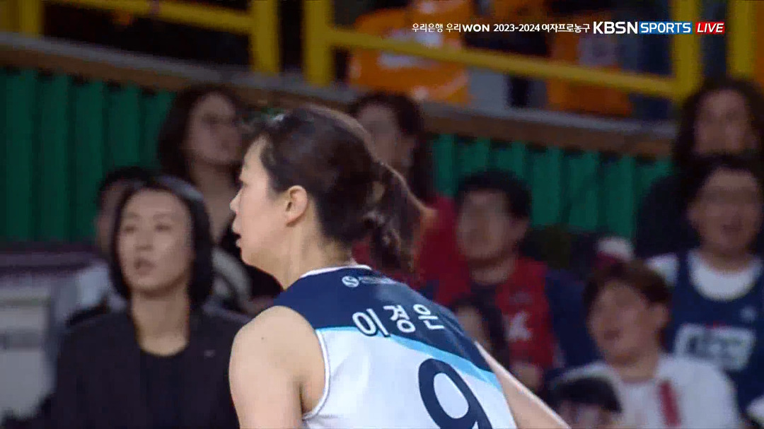 다음스포츠 | '분위기 전환 시도' 연속 득점으로 5점 몰아넣는 이경은 / 4Q