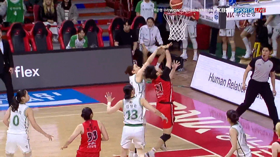 다음스포츠 | '추격전!' 진안의 연속 득점으로 따라가고 있는 BNK썸 / 4Q