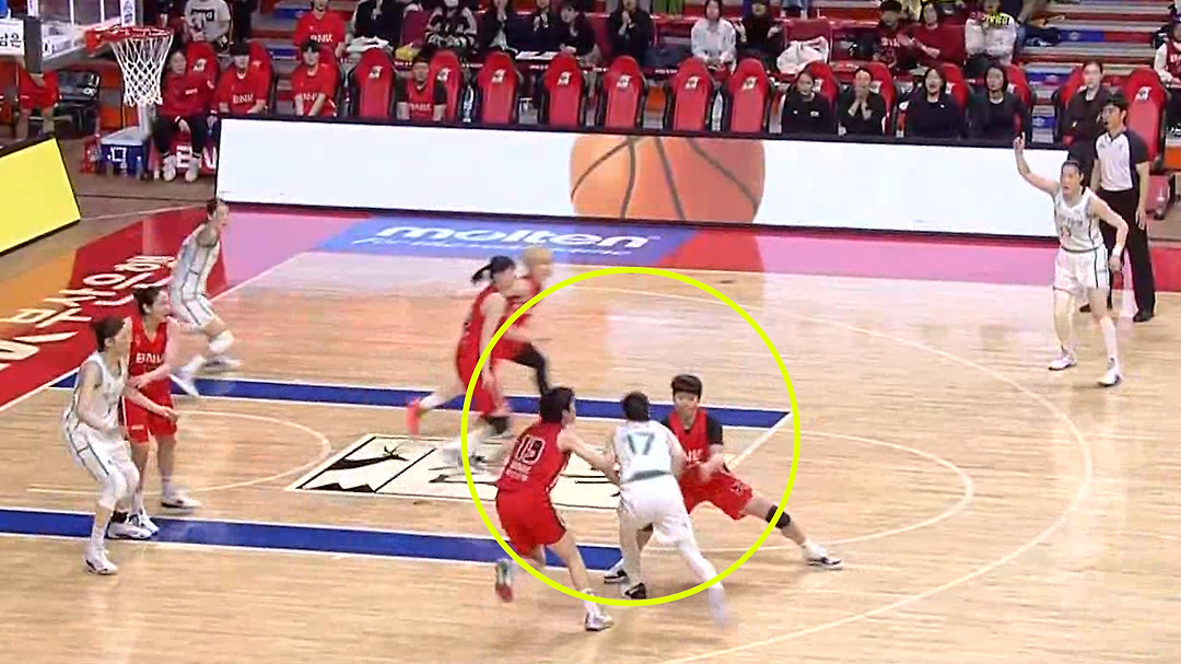 다음스포츠 | '후끈 달아오른 경기' 환상적인 BNK썸의 수비와 공격! / 4Q