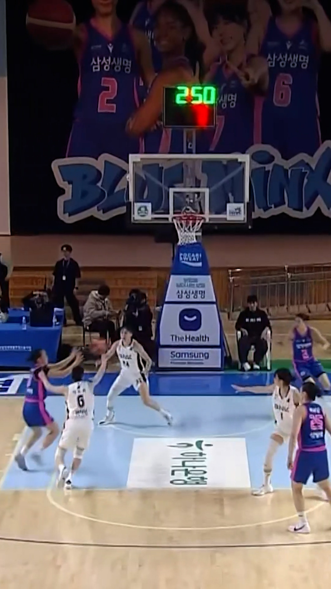 완벽한 팀플레이 #WKBL #삼각패스 - 오늘의 숏 beta