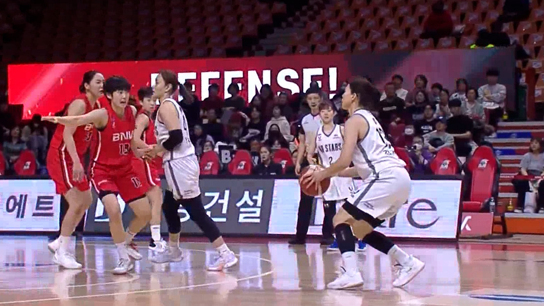 다음스포츠 | 잠잠한 3쿼터, 침묵을 깨는 김예진의 그림 같은 슛 / 3Q