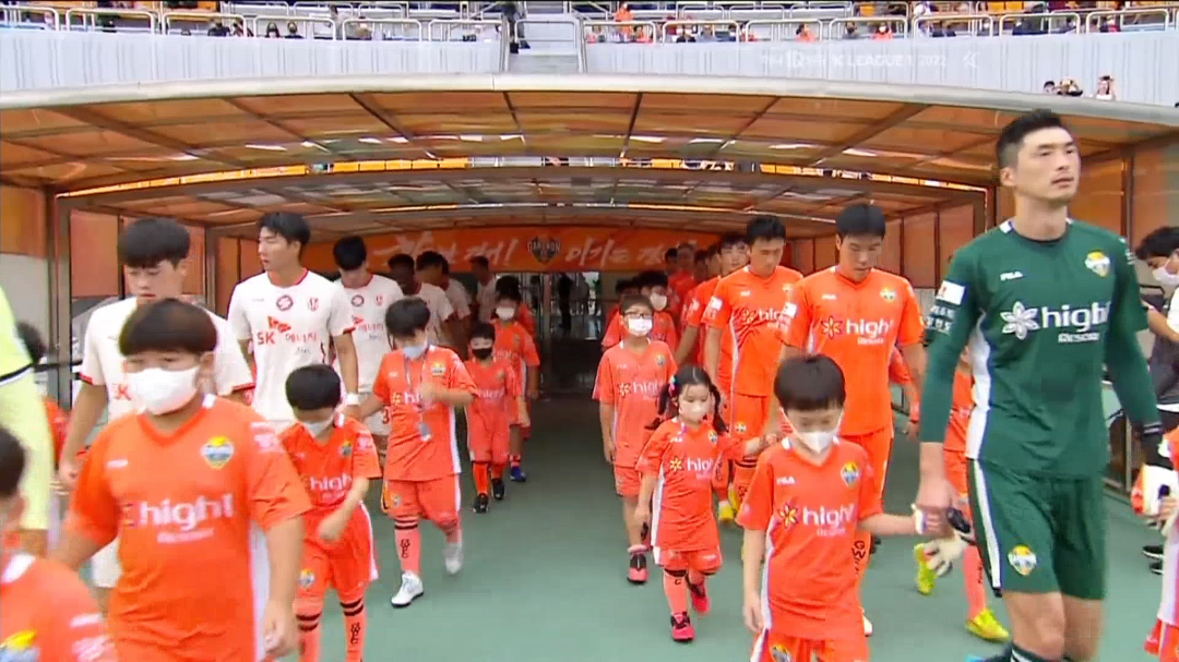 다음스포츠 | 33R 강원 FC vs 제주 유나이티드, 선수 입장 및 소개