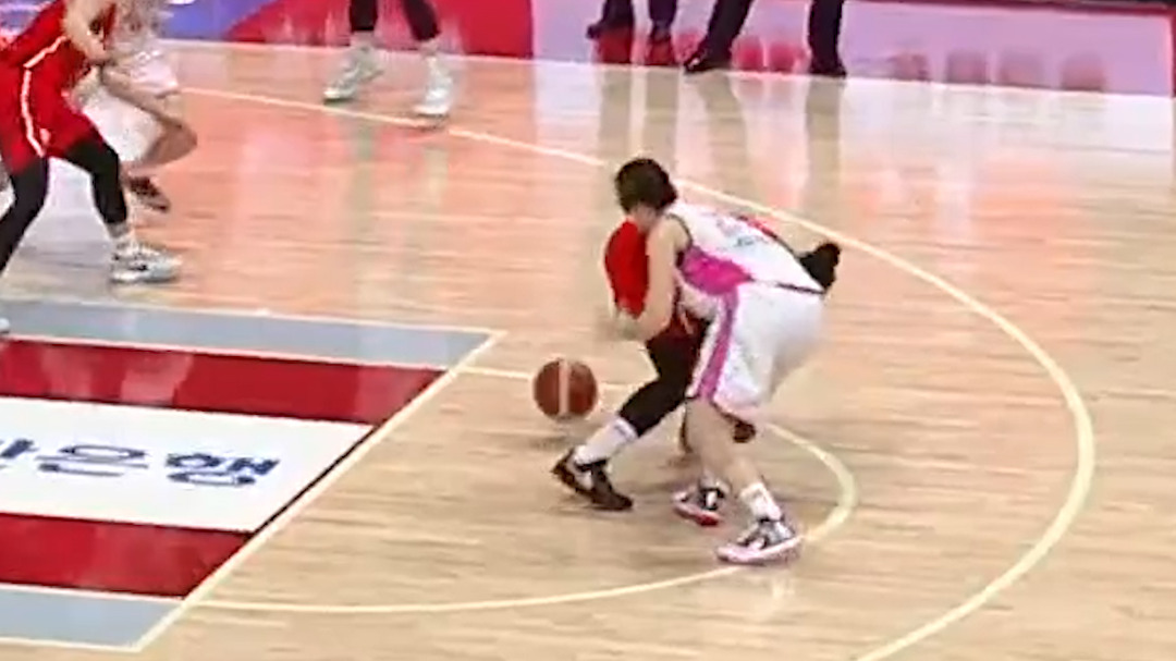 다음스포츠 | '승부처!' 감탄이 절로 나오는 김한별의 위닝 디펜스 / 4Q