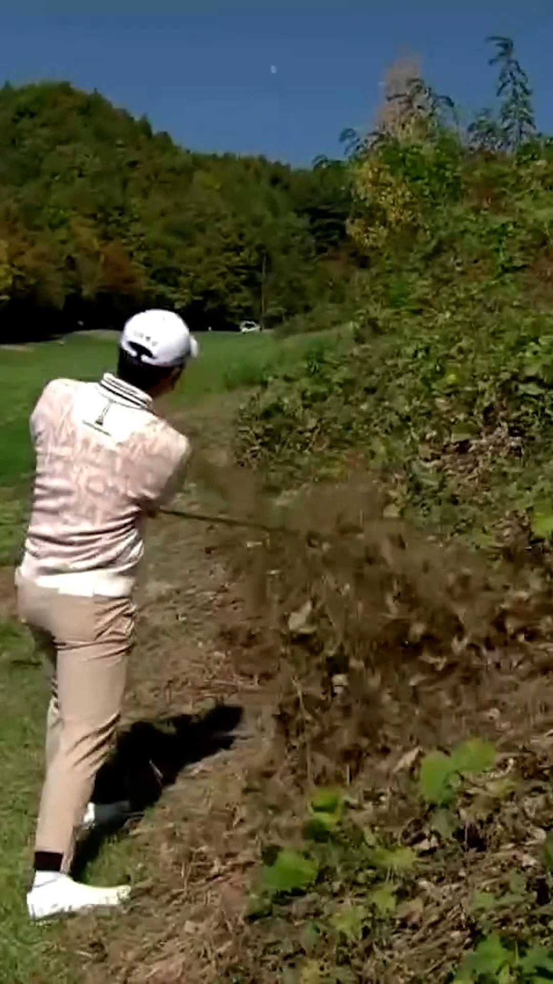 '타작' 하는 거 아니예요 #조우영 #러프 #KPGA - 다음 루프