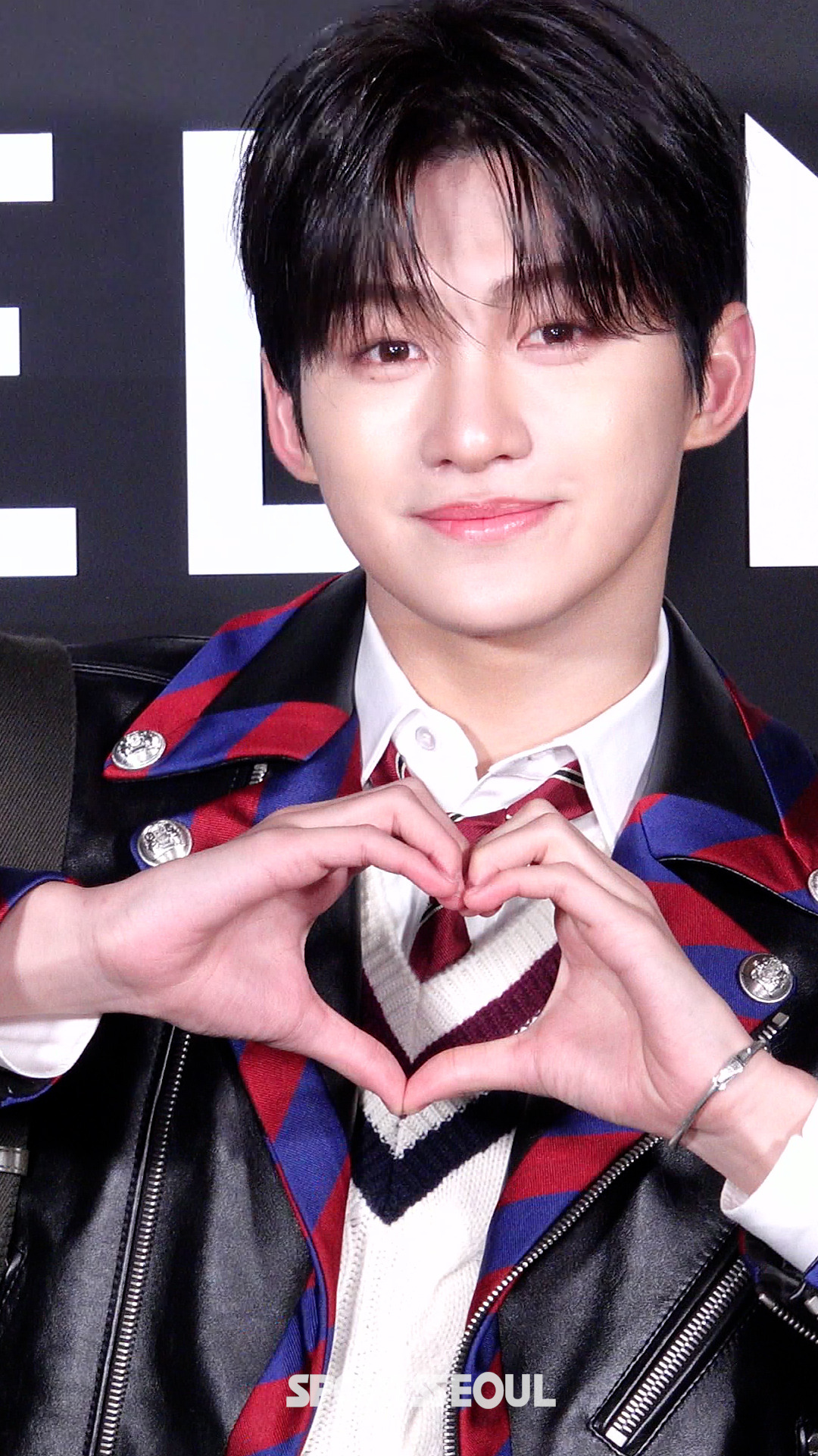 투어스 지훈, 잘생긴 하트 #TWS - 오늘의 숏 beta