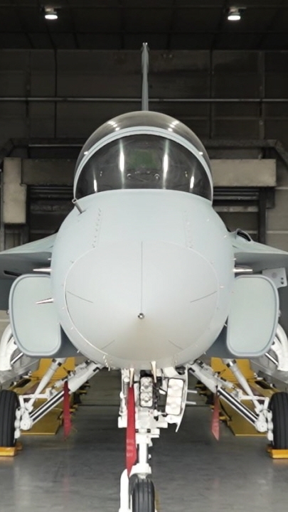 폴란드 1차 수출형 FA-50GF 전투기 공개! 국산 FA-50 수출 잘 되는 이유? - 오늘의 숏 beta